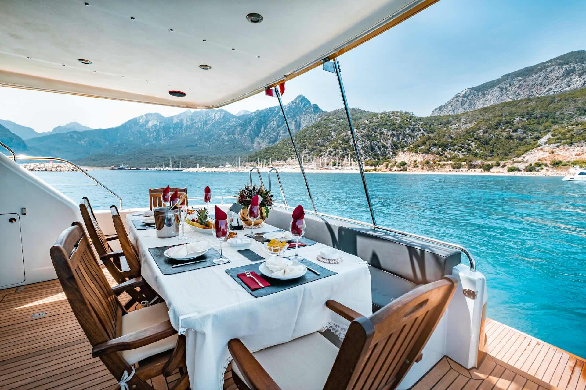 Yacht Chef Roles: Create 5-Star Cuisine in a Floating Kitchen - The ...